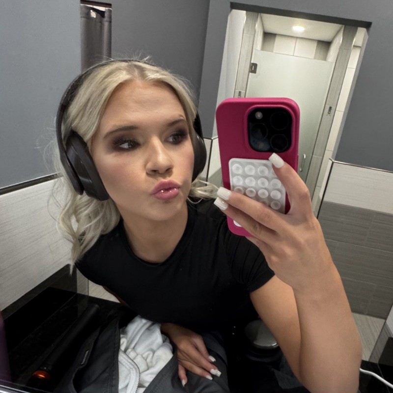 Zoey Gore (@zgore445) | Snapchat Stories, Spotlight & Lenses