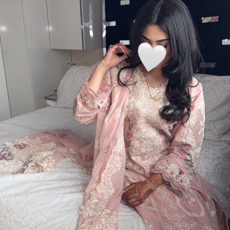 𝐳𝐚𝐢𝐧𝐚𝐡 (@zkr.17x) | Snapchat Stories, Spotlight & Lenses